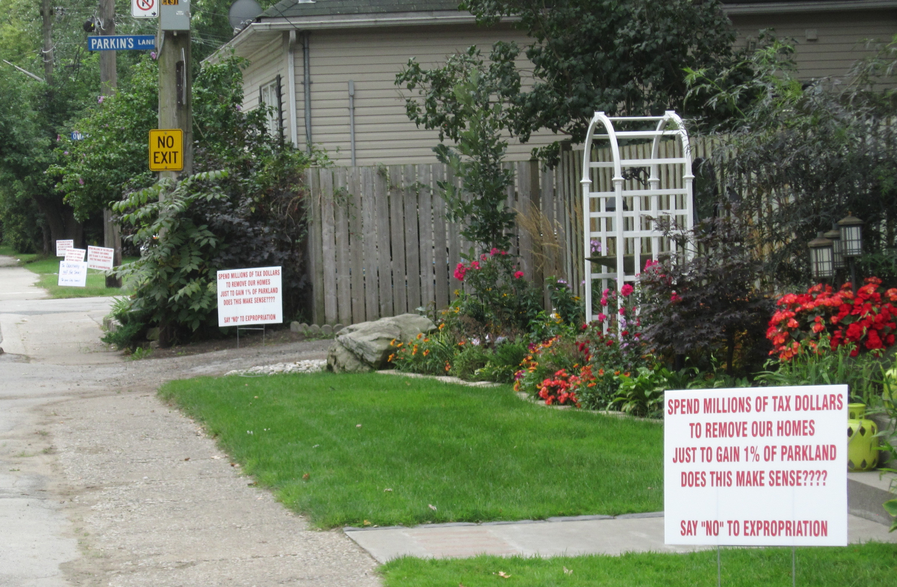 Beachway signs in fron of houses « Burlington Gazette - Local News ...